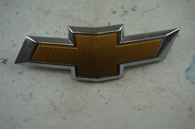 2018-2020 OEM GM Chevrolet Chevy Equinox Front Emblem Bowtie Bezel 23136671